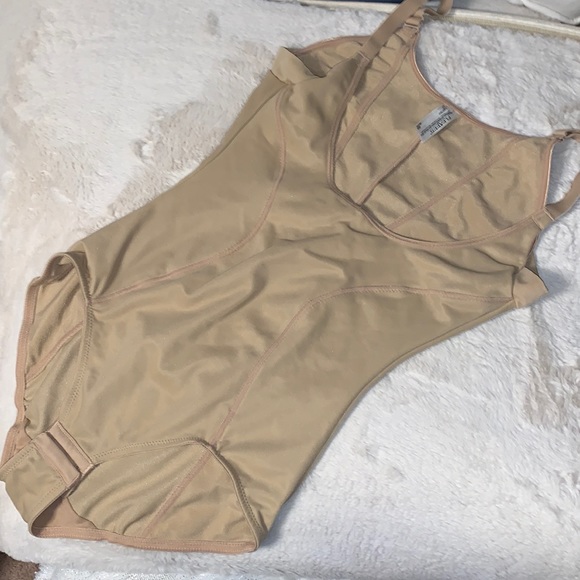 Flexees | Intimates & Sleepwear | Large Flexees Maidenform Under Bust ...